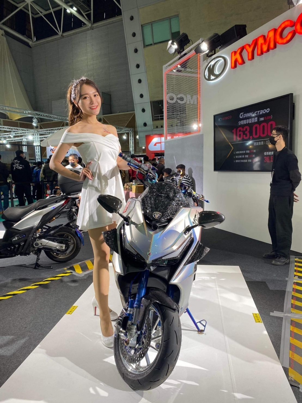 【090】幻彩淫藍號KYMCO KRV榮耀傳騎－MotoBuy改裝選美大賞-KYMCO KRV榮耀傳騎－MotoBuy改裝選美大賞